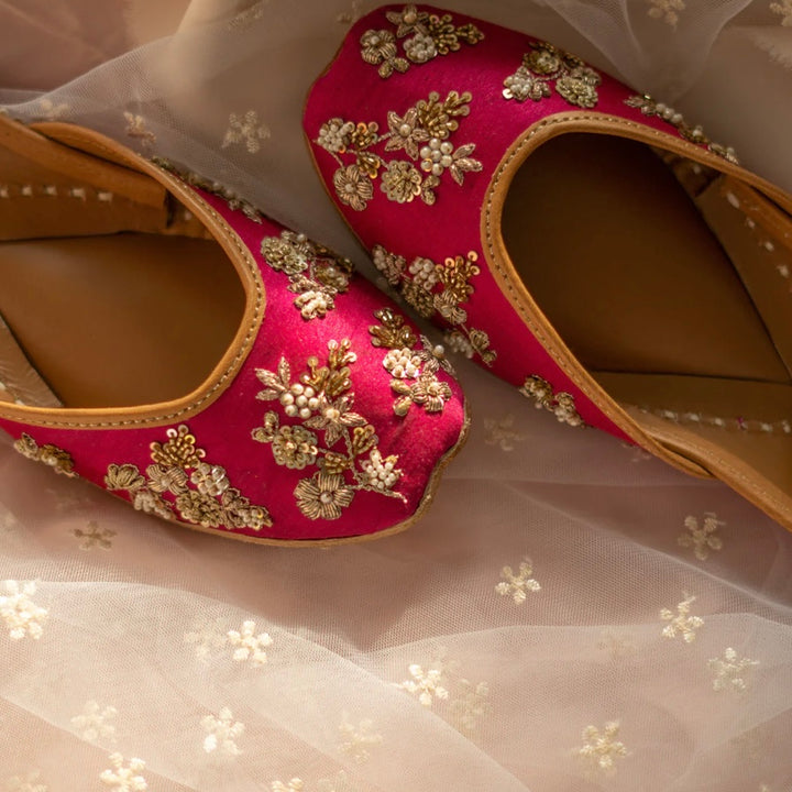 Buy fashionable Punjabi Juttis for women/ladies online – HazelThread